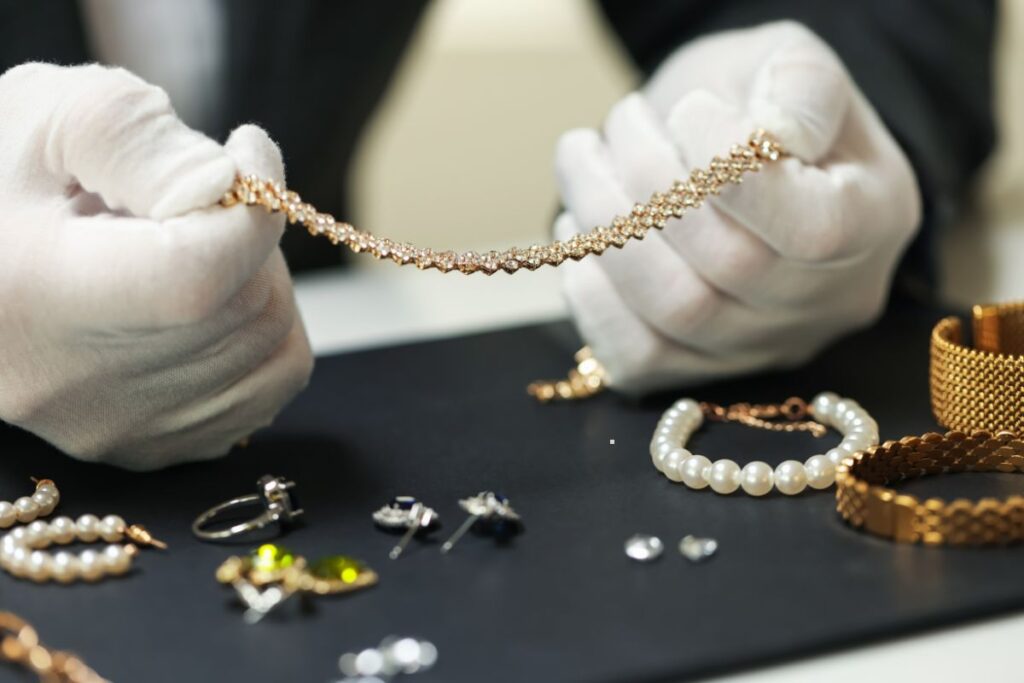 How to Choose a Certified Jewelry Appraiser Near Me Today